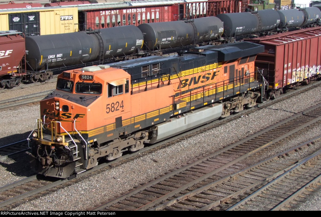 BNSF 5824